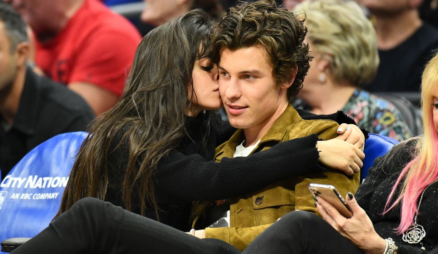 [PHOTOS] Shawn Mendes & Camila Cabello’s Steamy PDA at Raptors Game ...