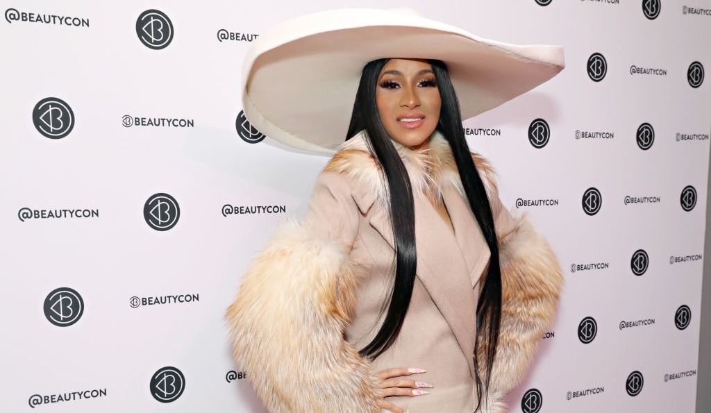 Cardi B: 15 tenues excentriques de la dernière année — Rythme 105.7