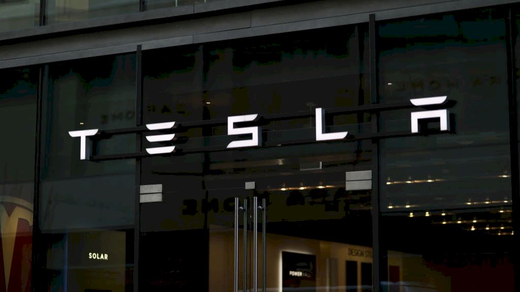 Tesla: nouveau modèle de voiture électrique à moindre prix? — 98.5 Montréal