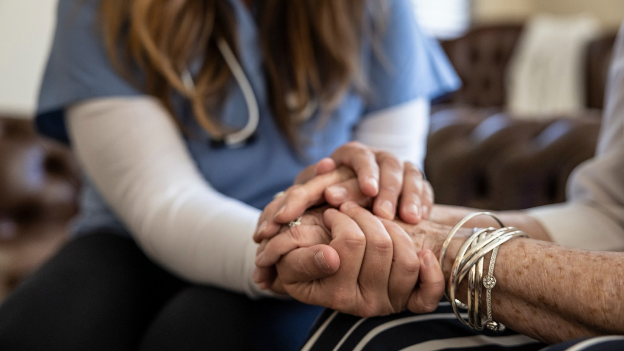 Santé | Soins palliatifs à domicile : 50% moins cher pour le système ...