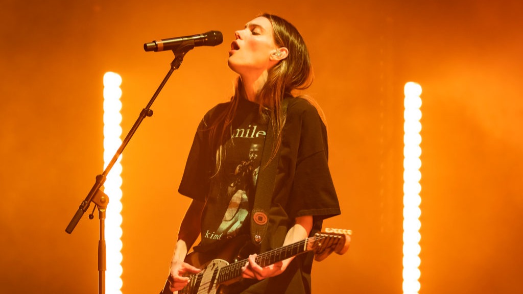 Musique | Nouvelle chanson de Charlotte Cardin: «C’est toujours la fête ...