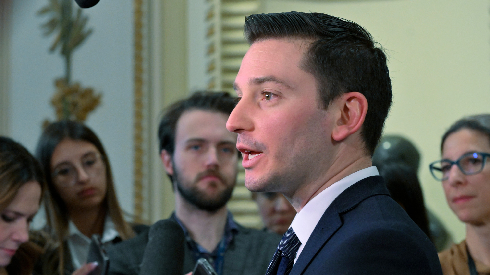 Controverse au sujet des juges | Simon Jolin-Barrette s'explique au ...