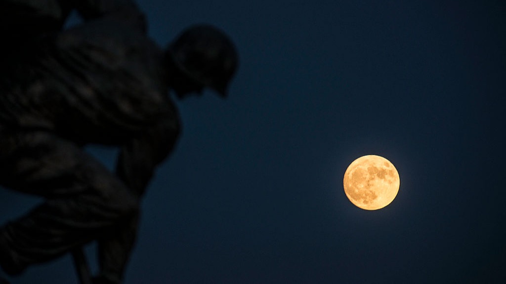 La Super lune | Qu'est-ce qu'une Super lune? — 98.5 Montréal