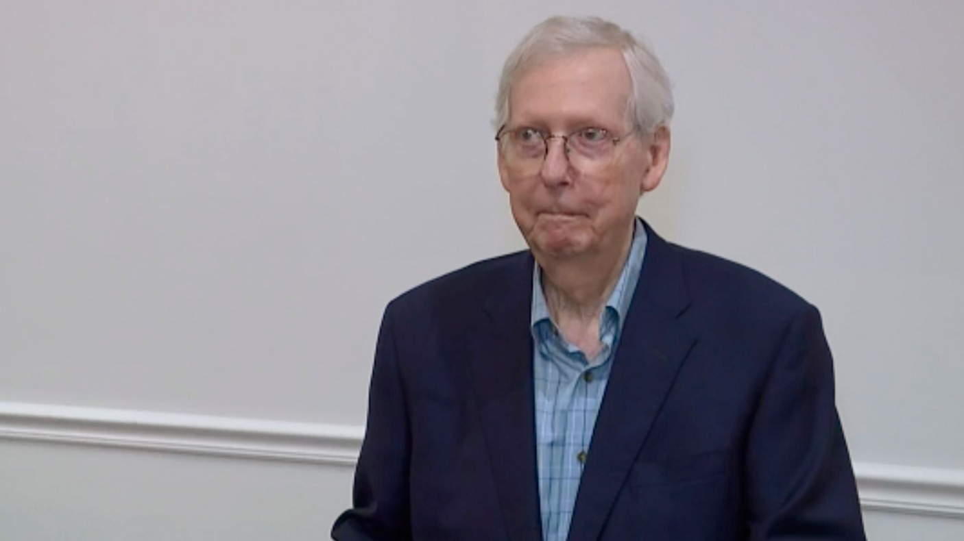 Mitch McConnell a de nouveau figé | «Est-ce qu'il devrait y avoir un ... Mitch McConnell a de nouveau figé | «Est-ce qu'il devrait y avoir un ...