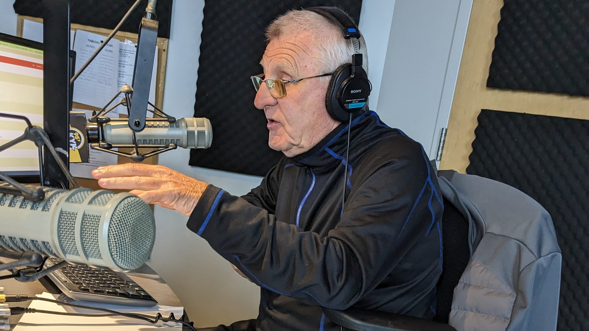 Journalisme sportif | 50 ans de carrière pour Serge Cloutier! — 95.7 KYK