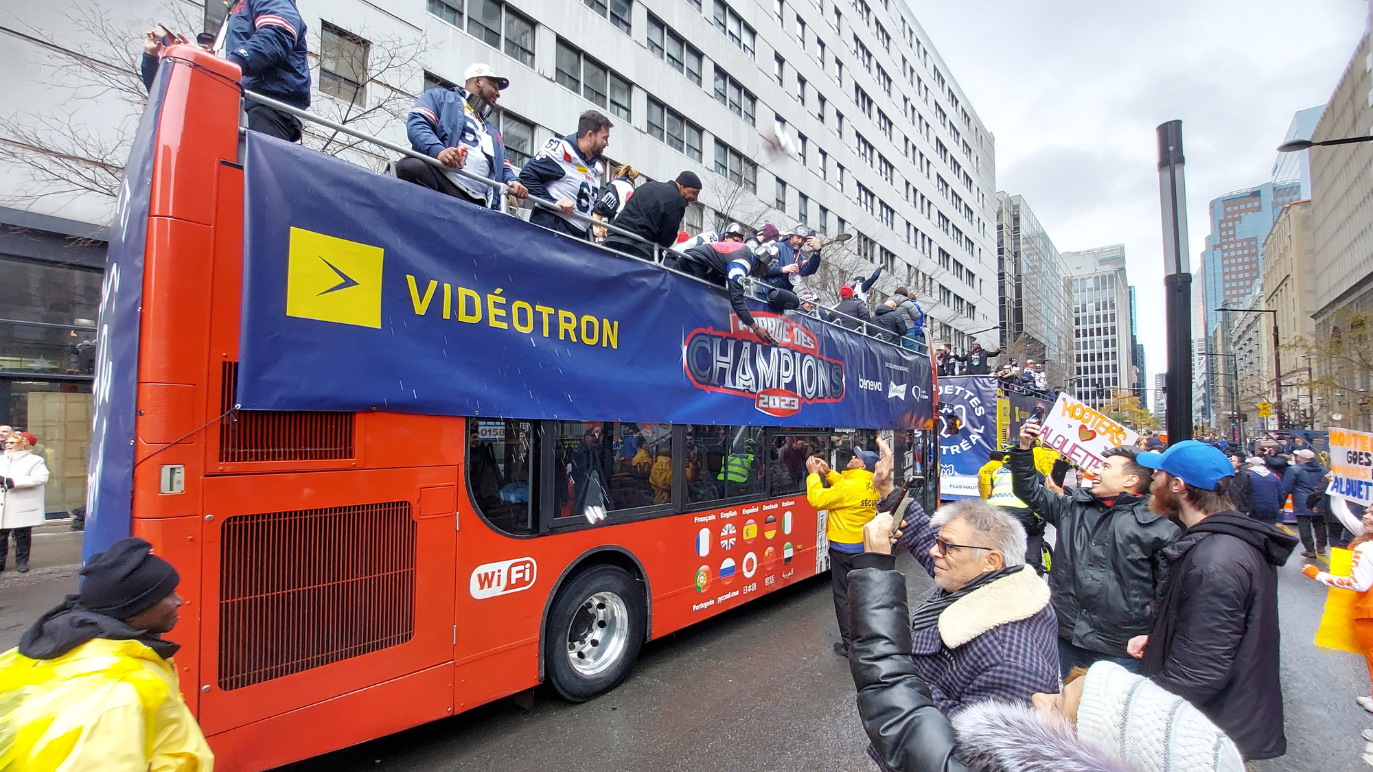 Des milliers de fans pour les Alouettes | «Je pense que tout le monde a ...