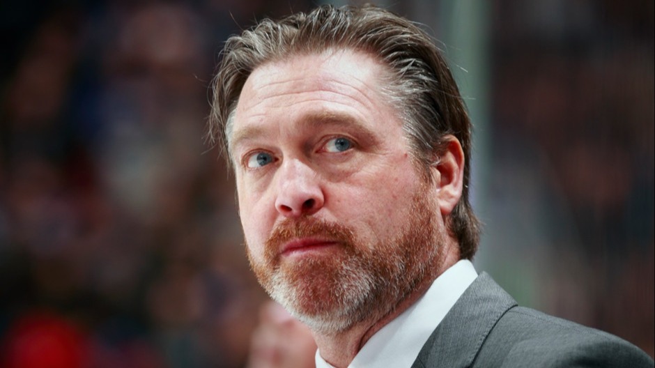Ray Cloutier sur Patrick Roy derrière le banc des Islanders — Rythme 102.9