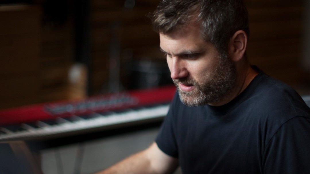 L'auteur-compositeur-interprète Ian Kelly présente deux nouveaux albums ...