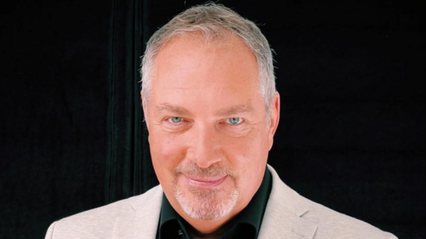 En coulisses | Entrevue avec Messmer et le monde de l'hypnose — 98.5 ...