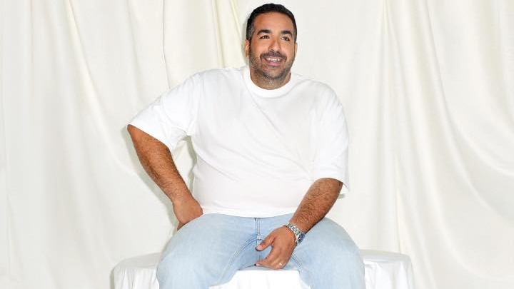 L'humoriste Neev et le besoin de se retourner rapidement — 98.5 Montréal