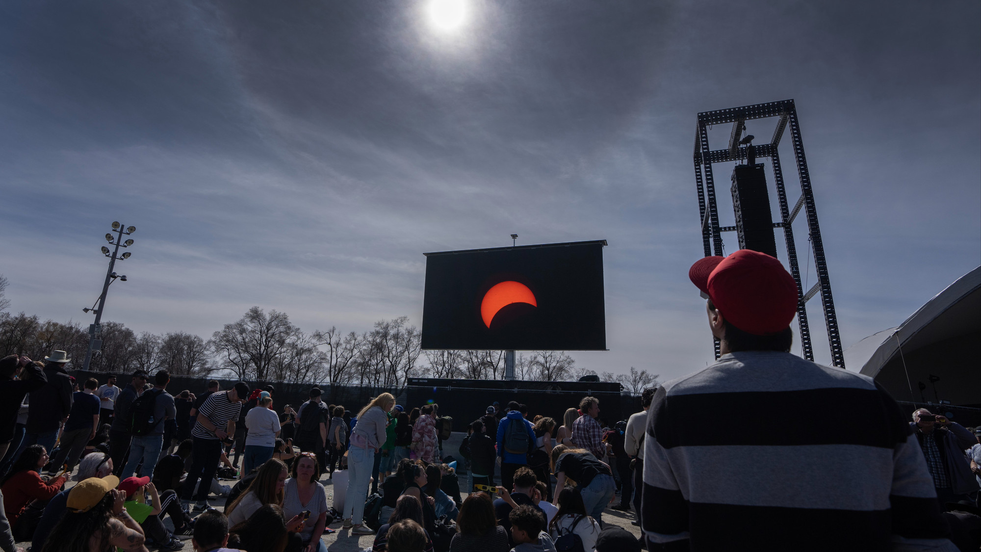 Retour sur la journée de l'éclipse — 98.5 Montréal