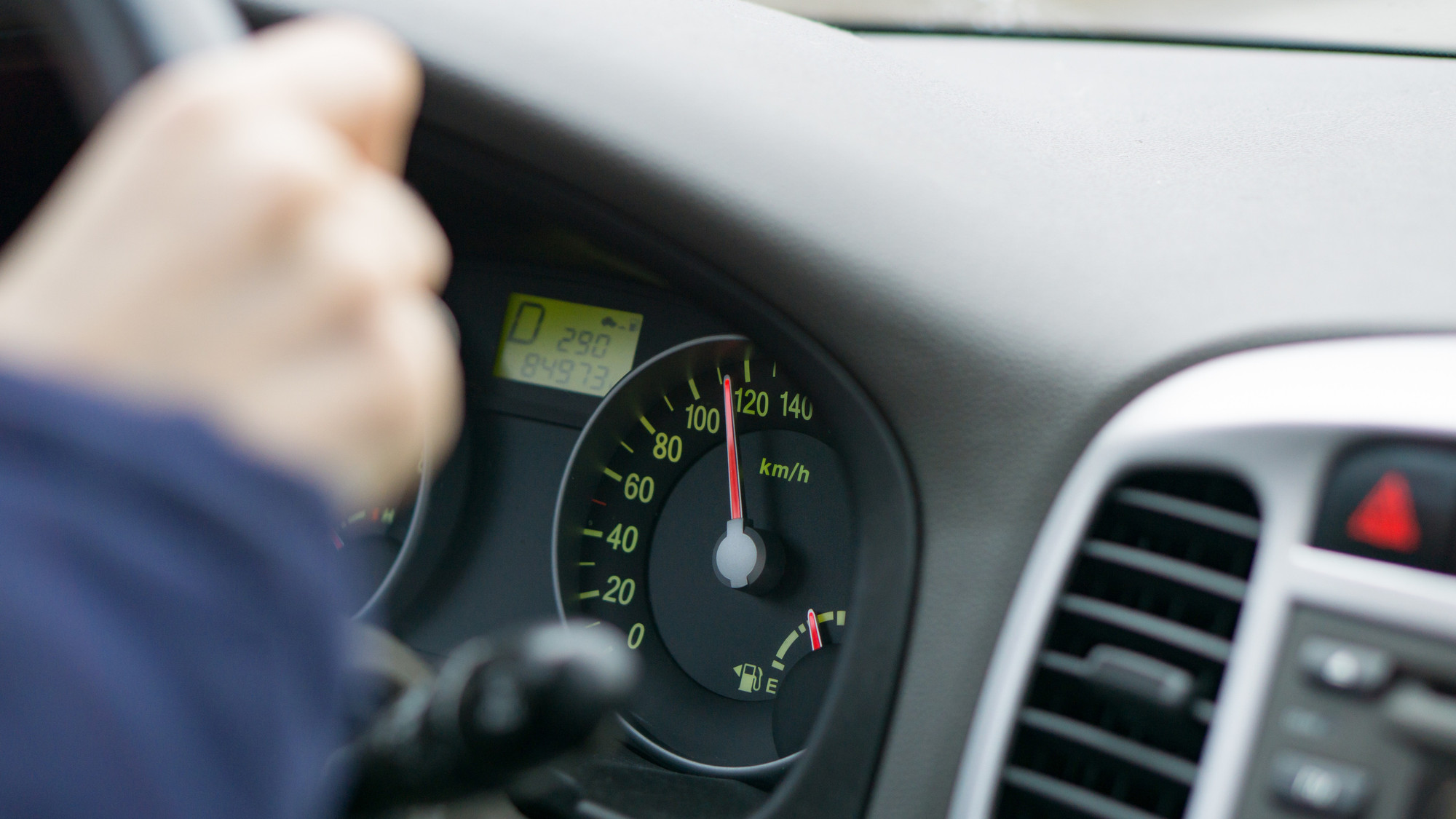 La Limite De Vitesse à 110 Km H Sur Les Autoroutes Dontario — 104 7