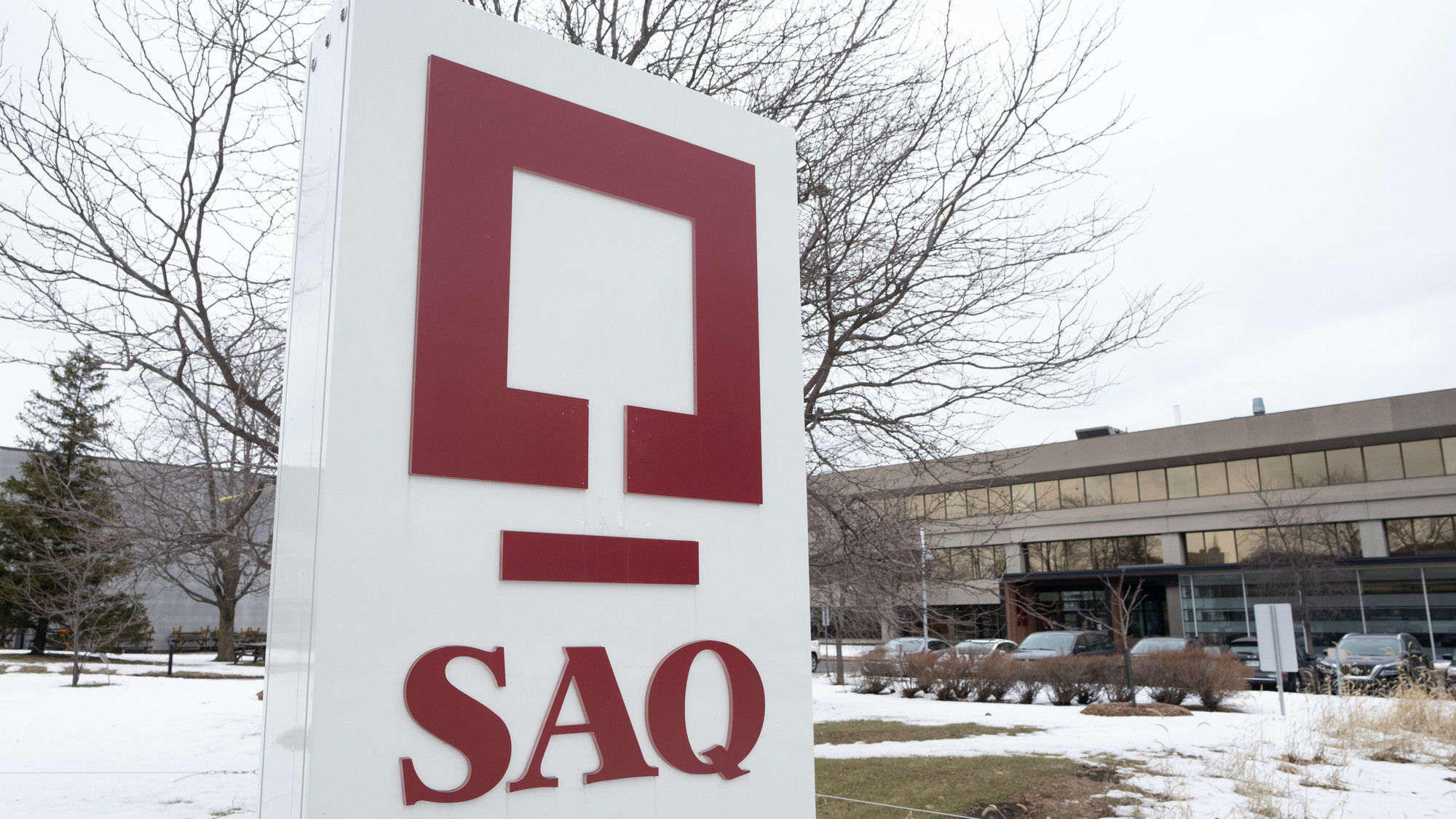 Une publicité de la SAQ fait énormément réagir | Des produits étrangers ...