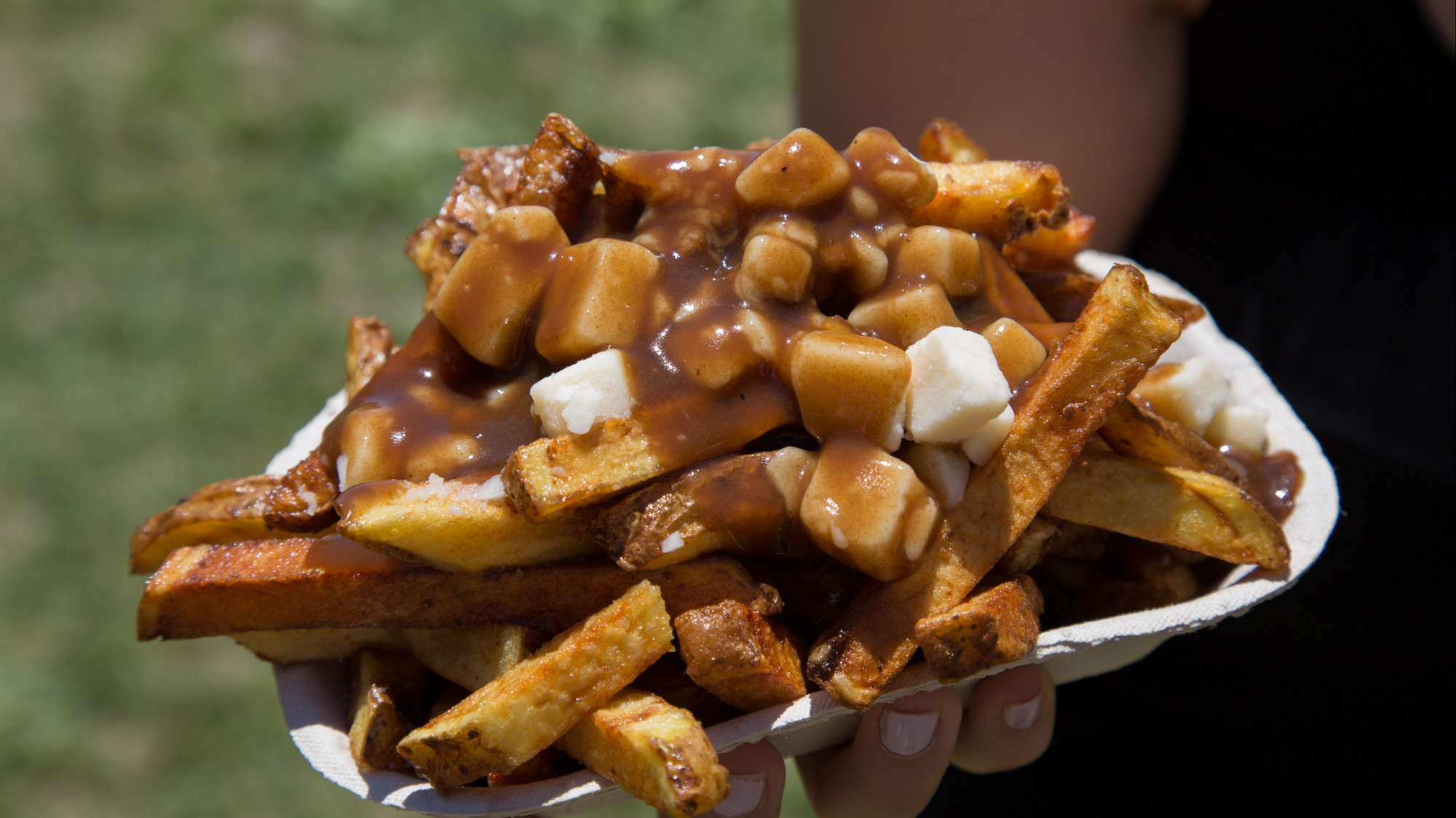 Au Vieux-Port de Montréal | Le PoutineFest: «C'est pas juste de la ...