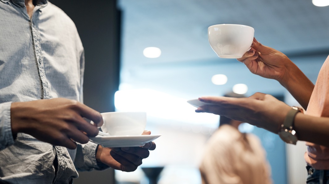 Qu'est-ce que le «coffee badging»? — 98.5 Montréal
