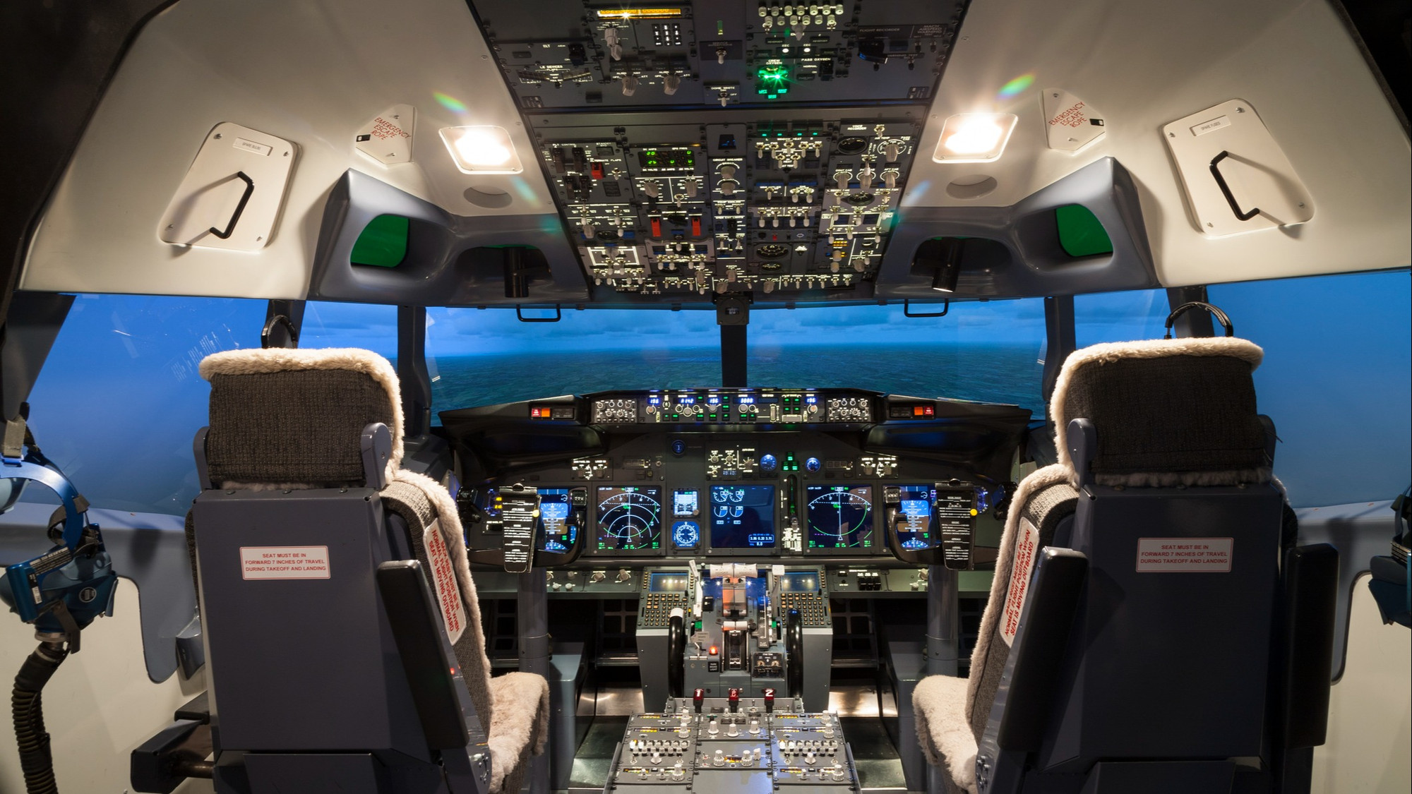 Reproduction d'une réelle cabine de pilotage | Réalité virtuelle en ...