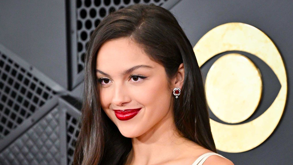 Olivia Rodrigo and Louis Partridge spark engagement rumours — The Beat 92.5
