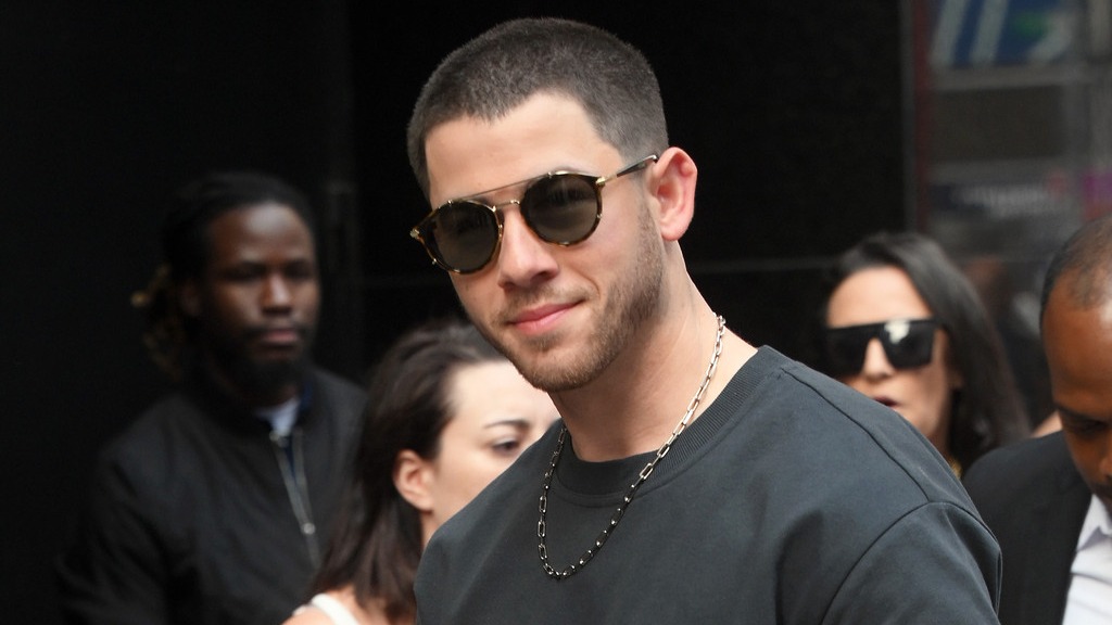 Nick Jonas flees stage in laser pointer incident — The Beat 92.5