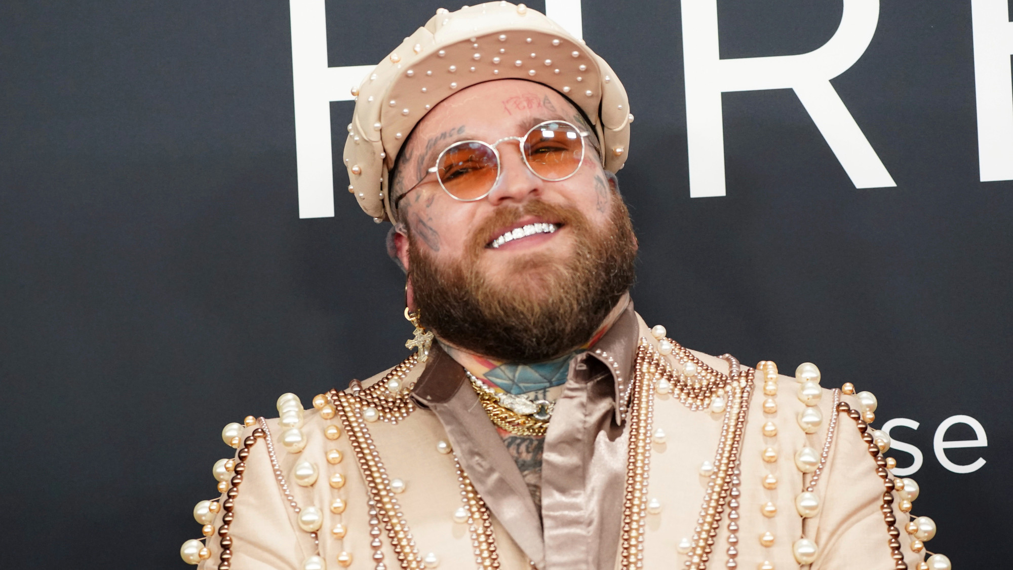 Teddy Swims sends sweet nod to unborn baby from Grammys red carpet ...