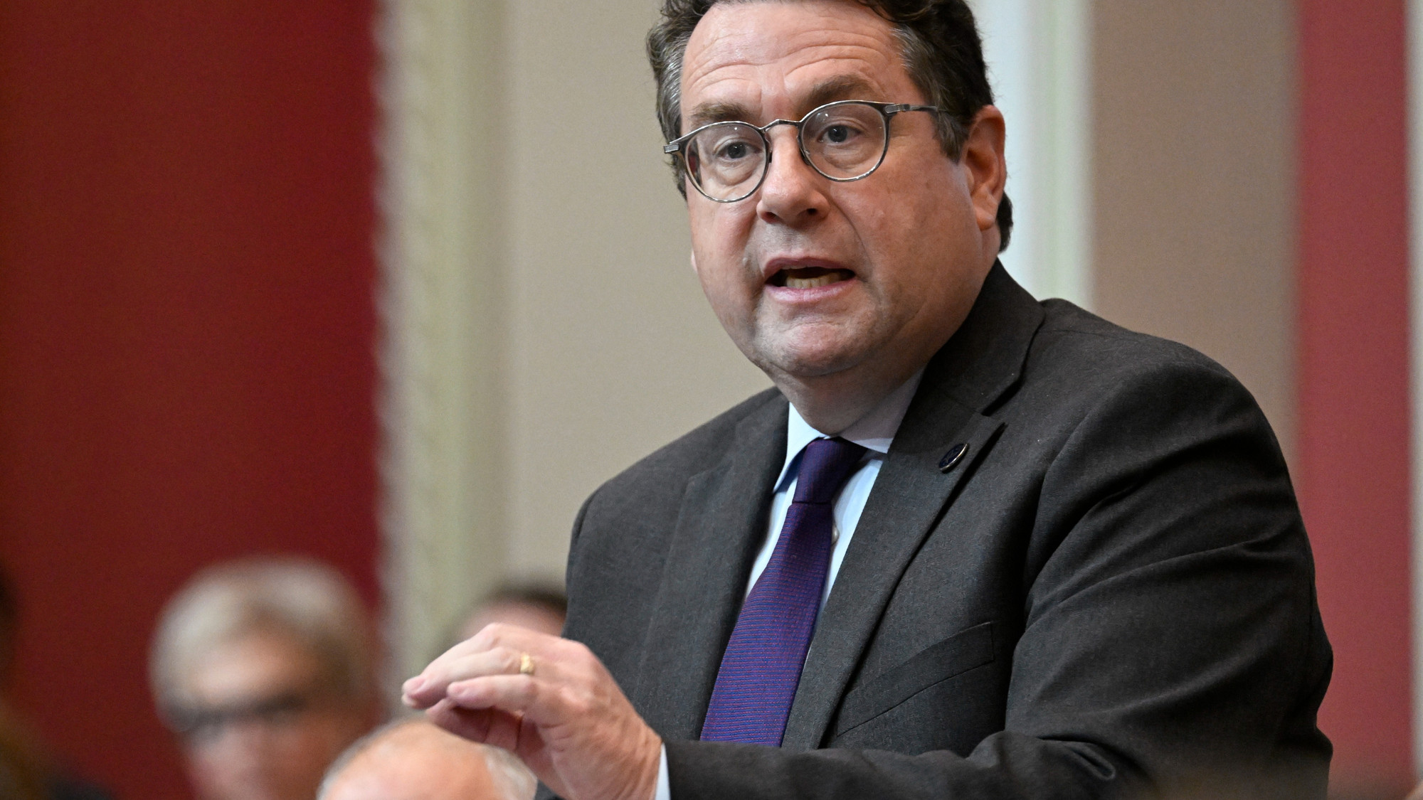 Loi sur la laïcité | Québec songe à légiférer sur le port de signes ...