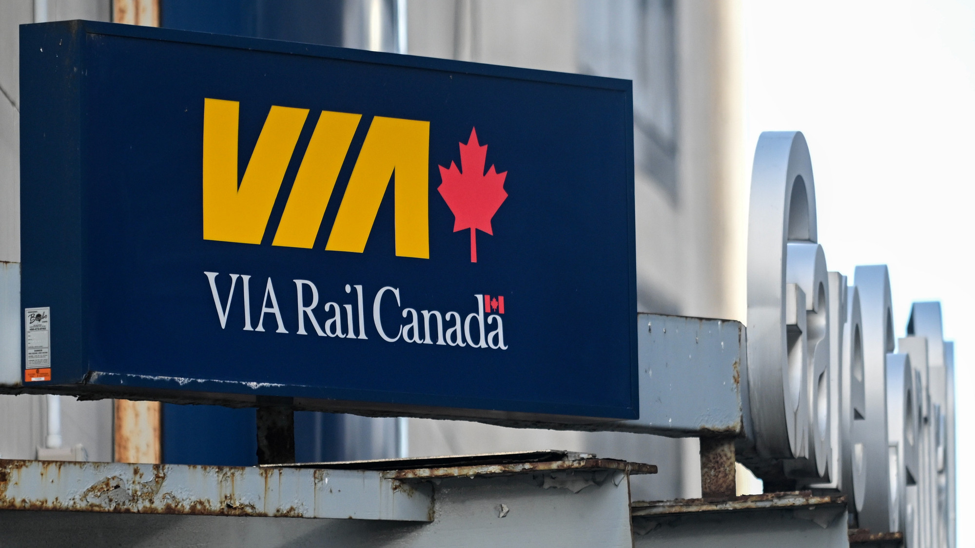 Retards chroniques des trains passagers: VIA Rail traîne en justice le ...