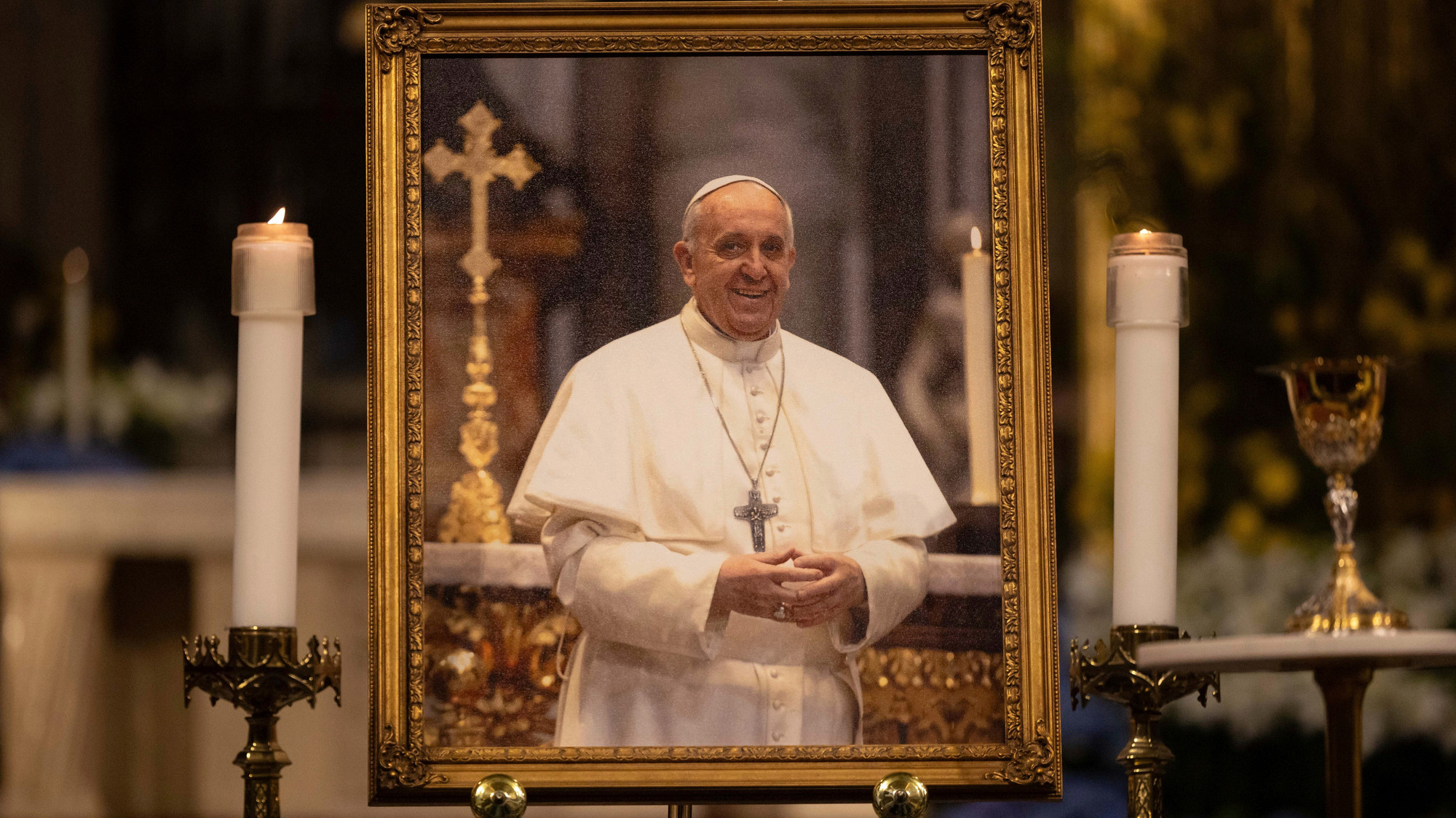 Le pape n’est plus | «C’est un état de choc pour les Italiens» — 98.5 ...