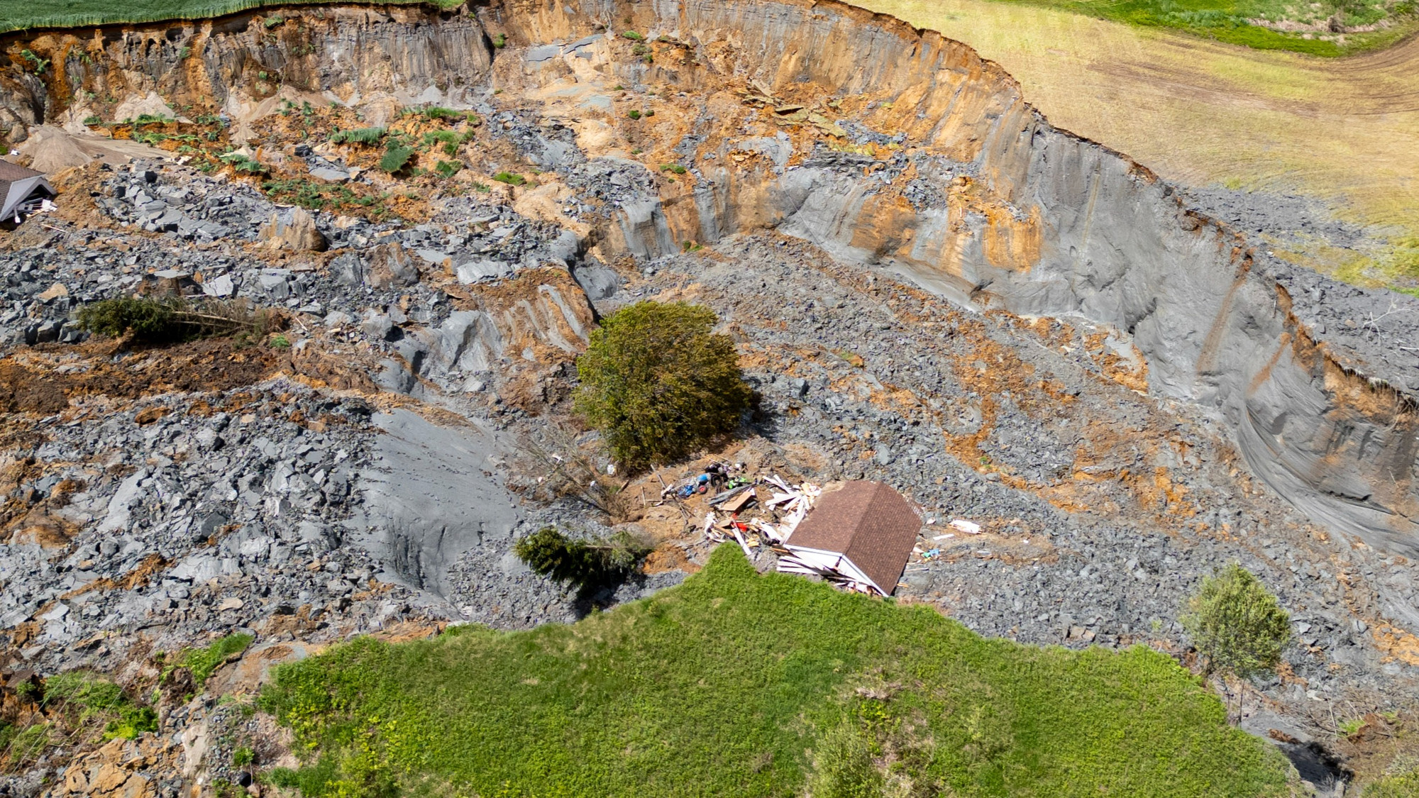 Le frère du proprio de la maison se confie | Glissement de terrain à ...
