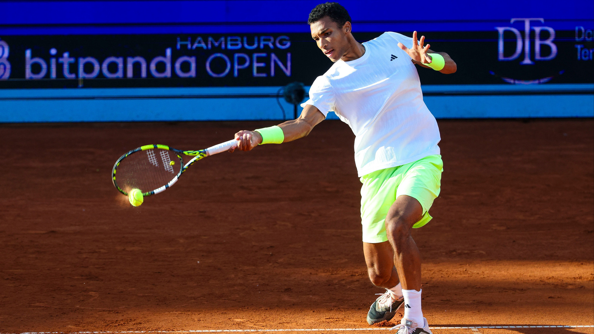 Tennis | Félix Auger-Aliassime remporte un match serré face à Alexandre ...
