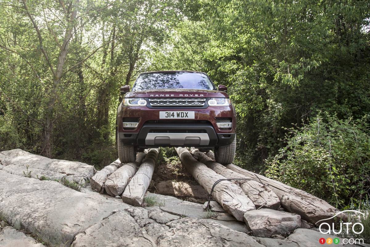 Enquête de la NHTSA sur près de 92 000 Range Rover Sport — 104.7 Outaouais