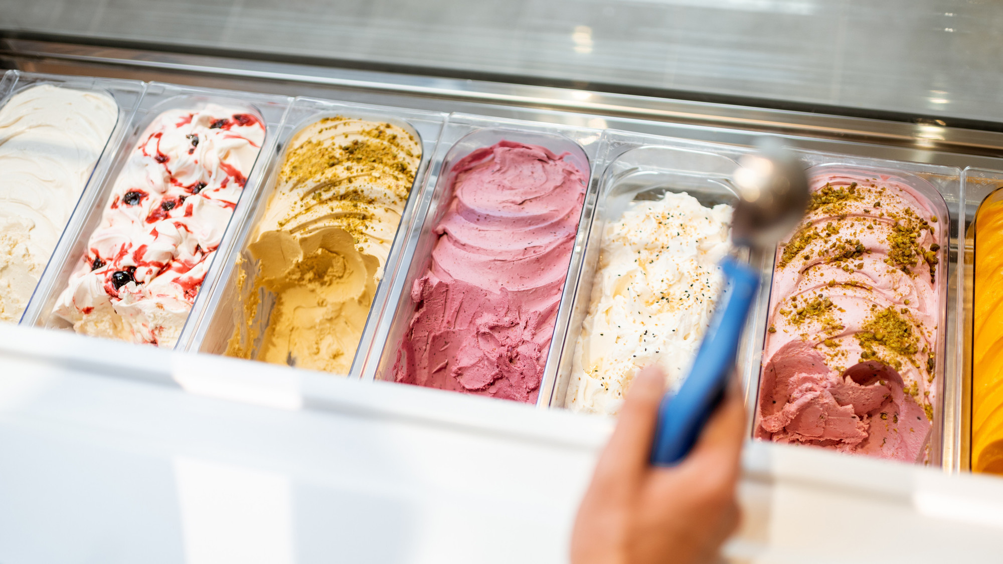 Saison de la crème glacée | Iconoglace: le bar laitier qui innove — 98. ...