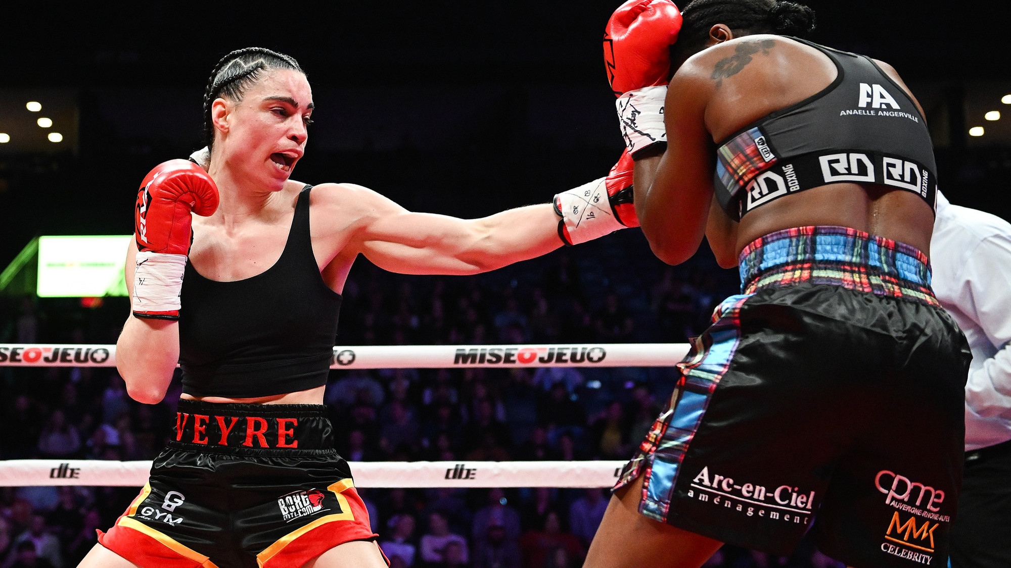 Boxeuse québécoise | Caroline Veyre: à une victoire d'un combat pour le ...