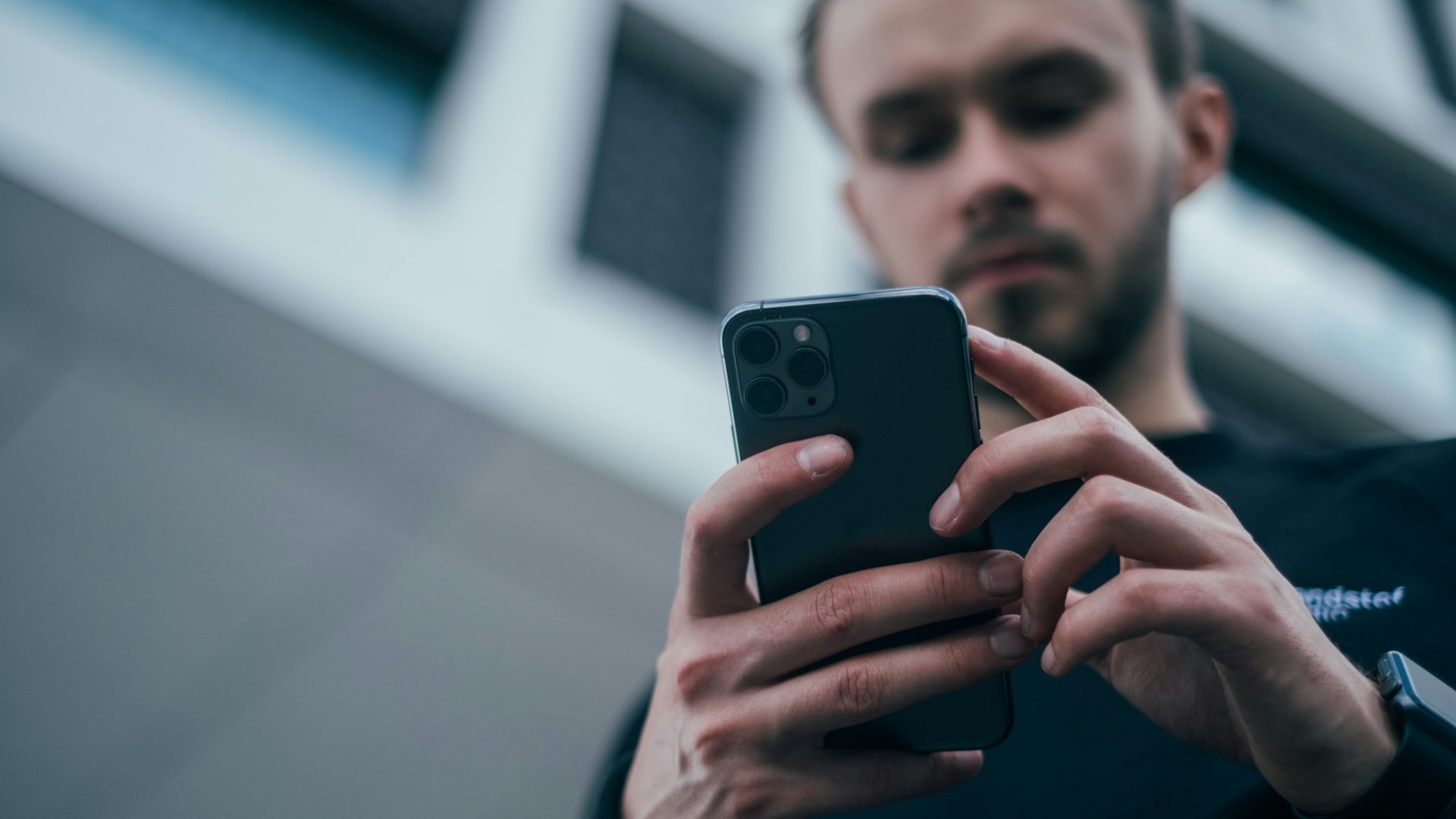 Où acheter un téléphone usagé au Québec en toute confiance? — Planète 99.5
