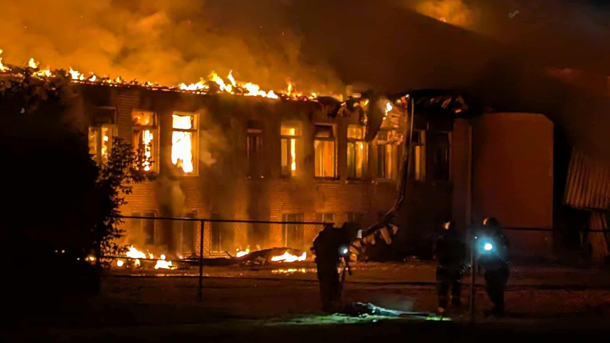 École primaire Val-des-Monts | Un incendie majeur fait ravage dans une ...