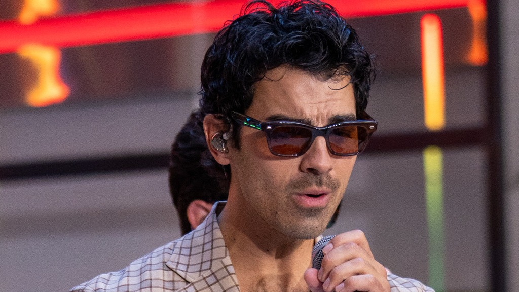 Joe Jonas shares thoughts on Taylor Swift's latest album — The Beat 92.5