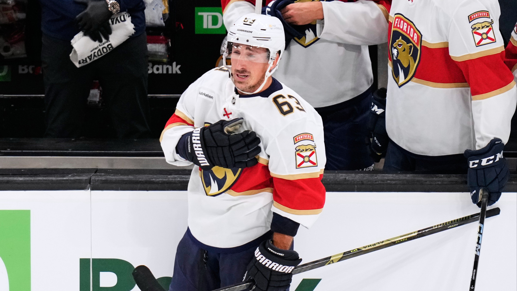 Moment émotif | Brad Marchand a droit à une ovation monstre lors de son ...