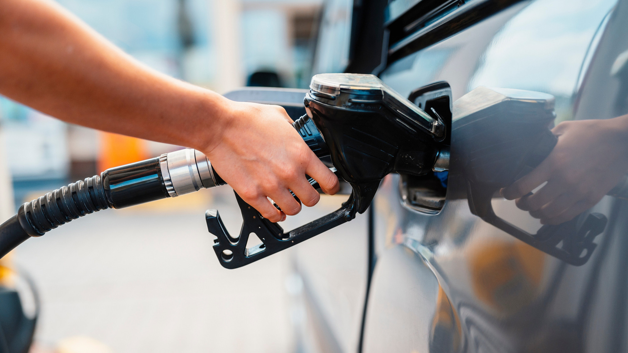 Au Québec: l’essence la plus cher au Canada | «L'essence, c'est un bien non-élastique qui fait ...