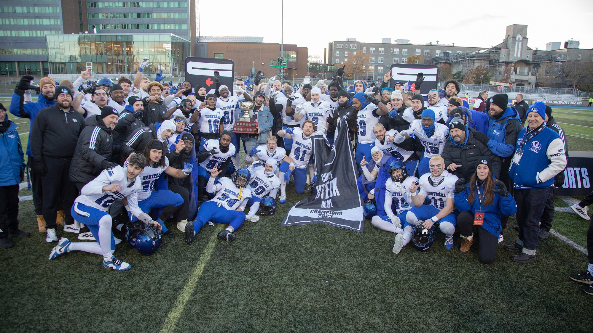 Football universitaire canadien | Les Carabins vont à la Coupe Vanier ...