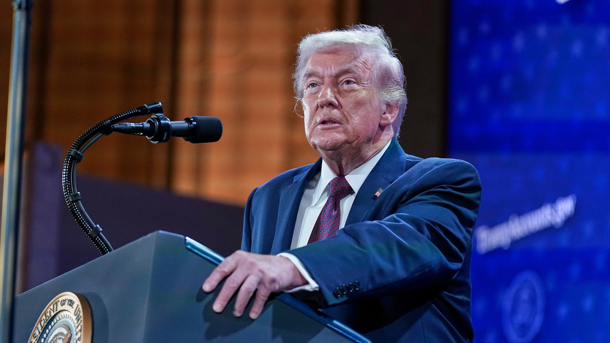 La tension monte d'un cran | Donald Trump est-il prêt à «frapper plus ...