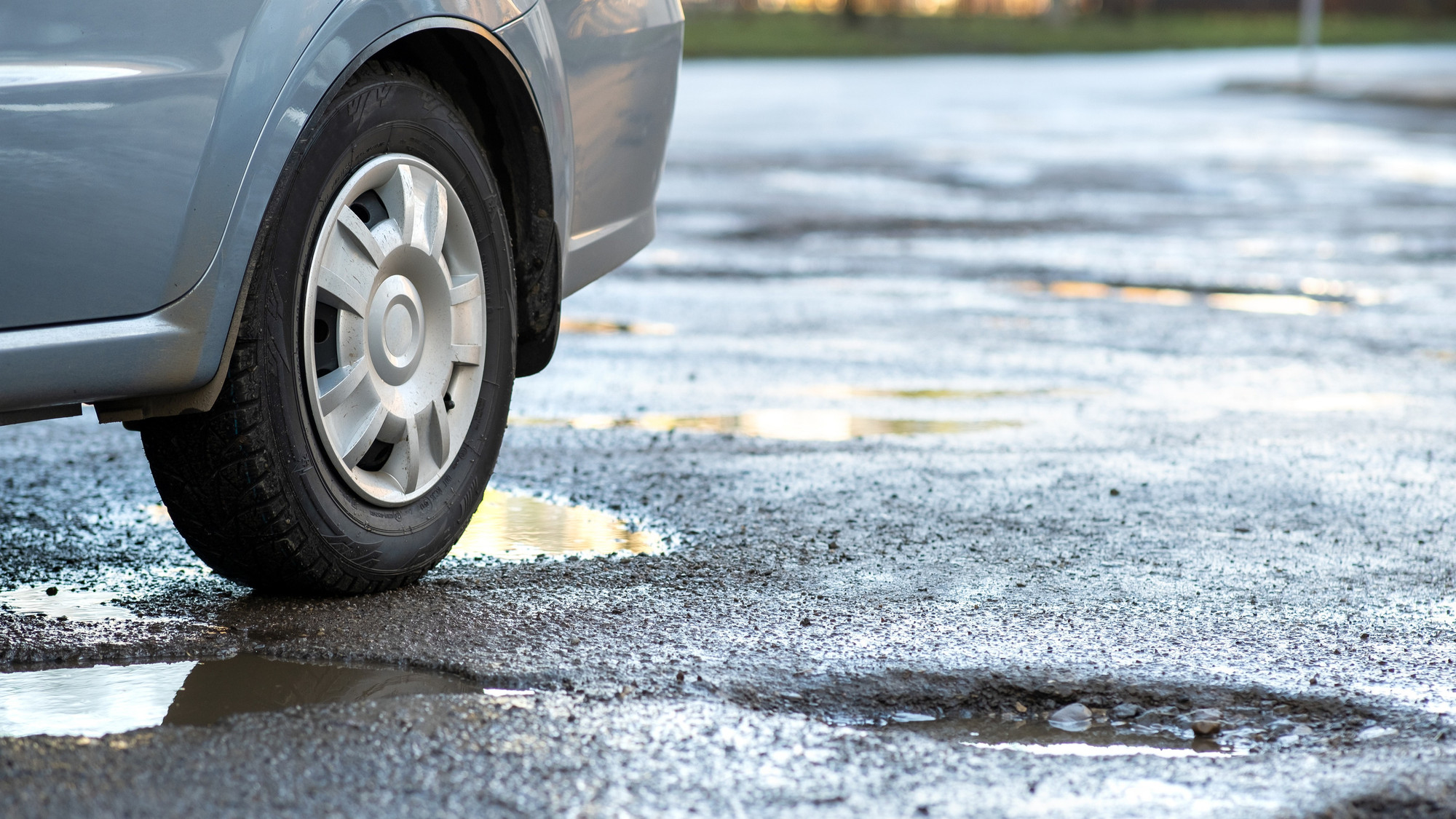 Une solution aux nids-de-poule | Asphalte innovant: pourquoi la Ville ...