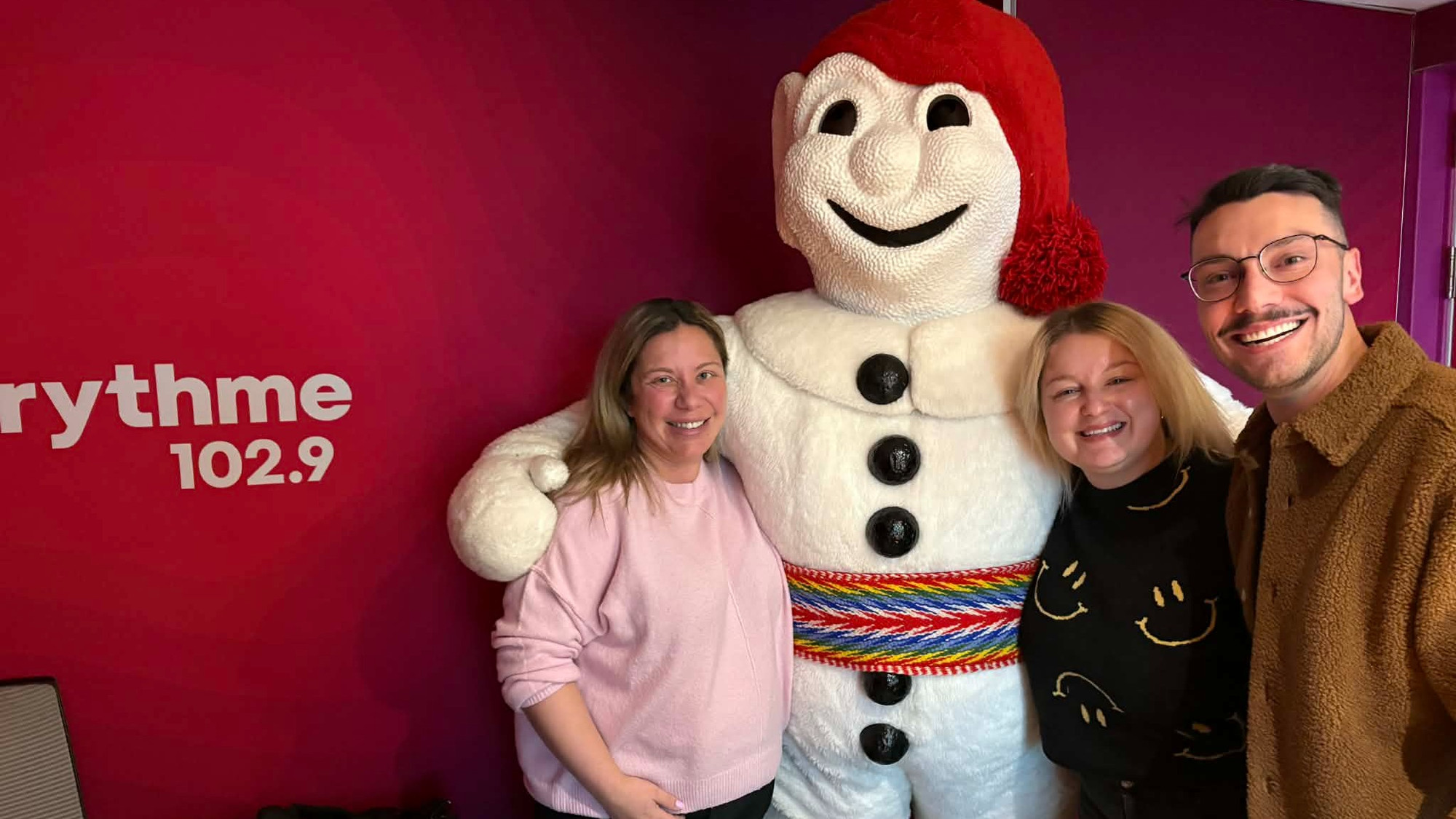 Un invité en studio fait fondre Chloé — Rythme 102.9