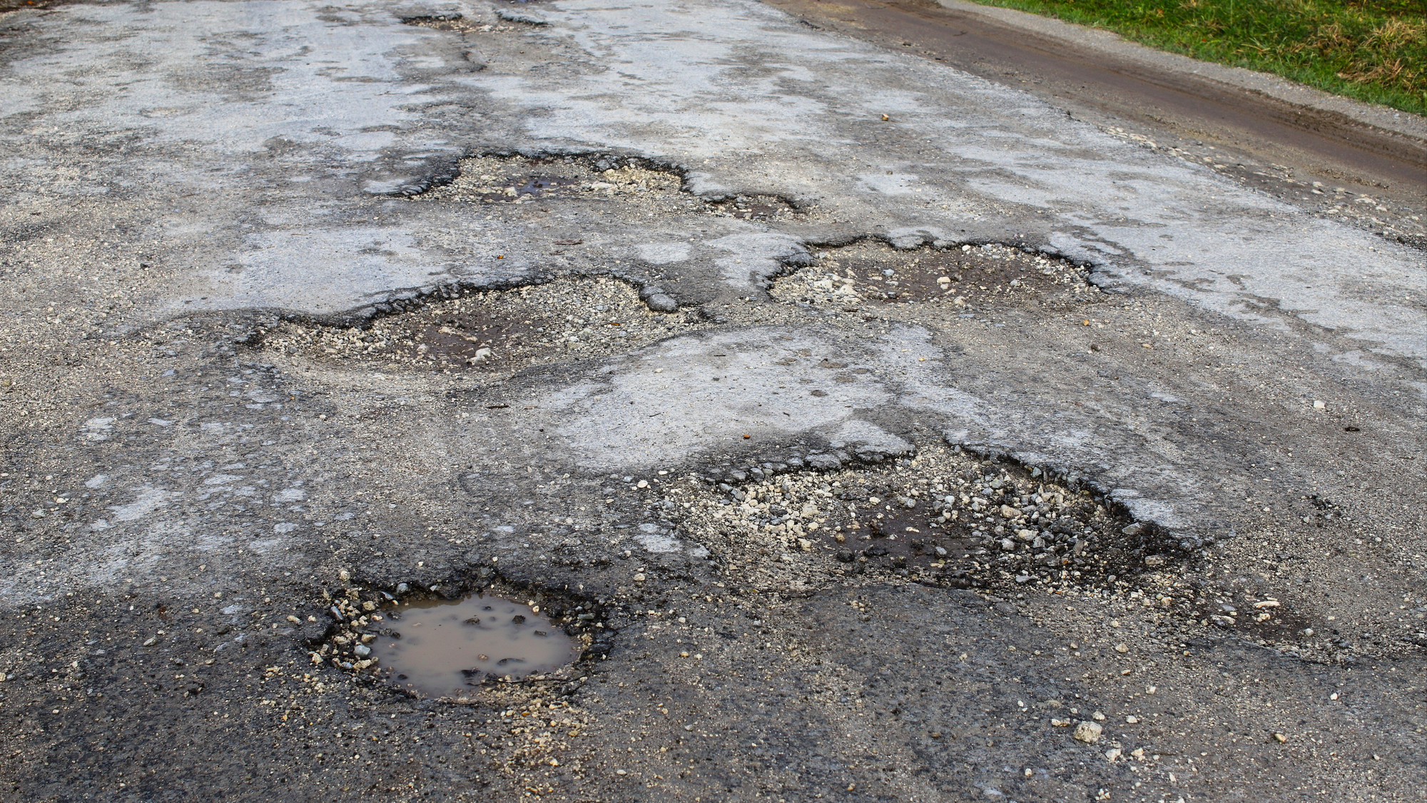 This interactive map helps you track Montreal potholes — The Beat 92.5