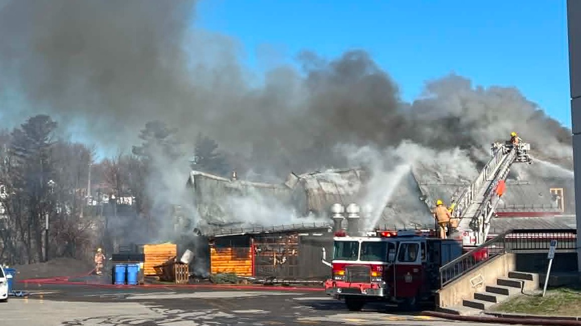 DERNIÈRE HEURE | Incendie au Pacini de Saint-Jérôme — CIME 103.9 - 101.3