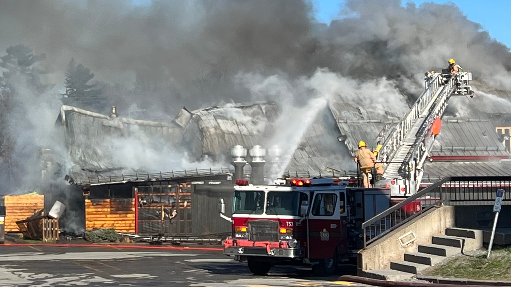 Incendie à Saint-Jérôme | Le restaurant Pacini est une perte totale ...
