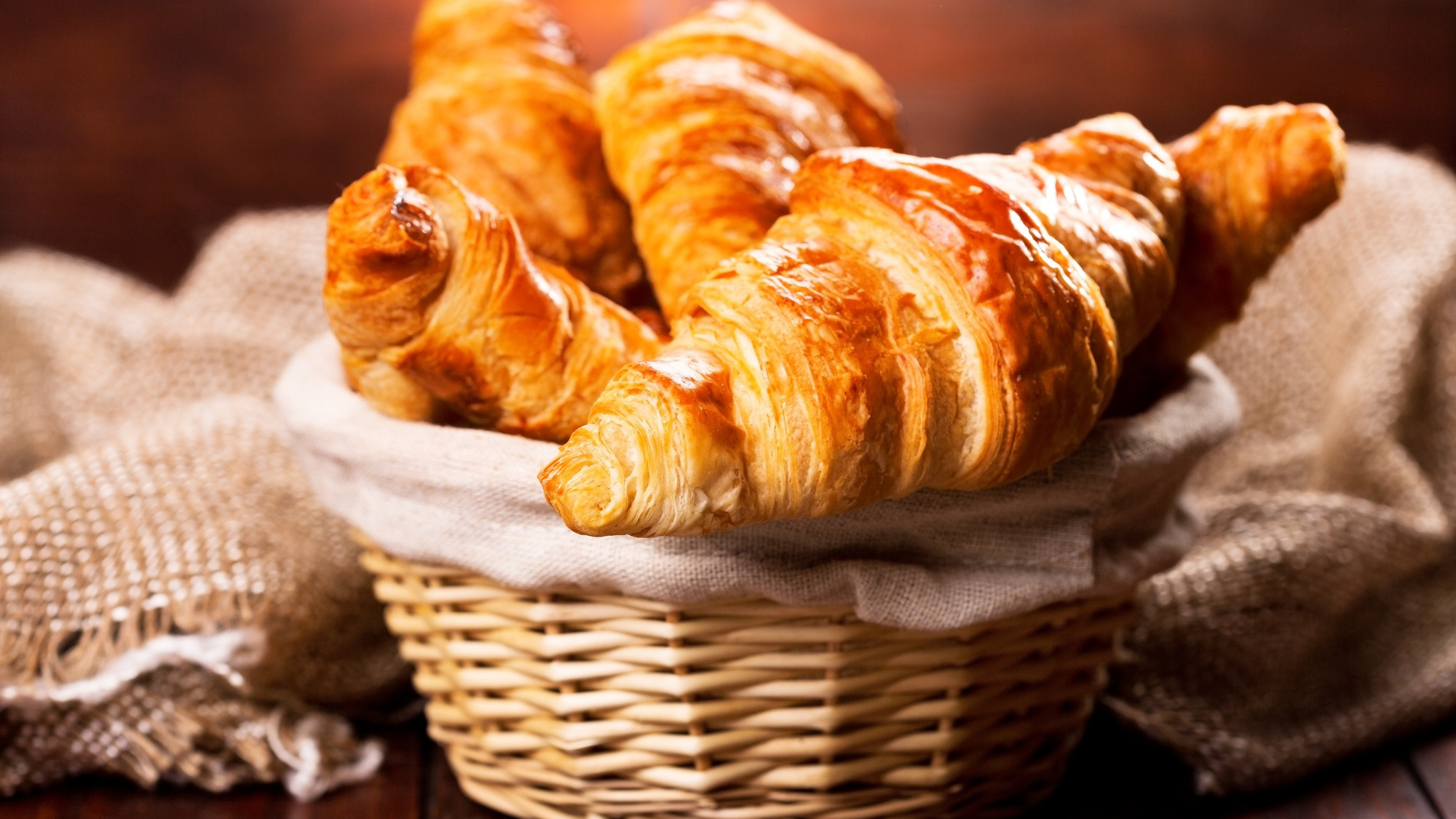 Boulangerie | Le meilleur duo baguette et croissant au Canada est à ...