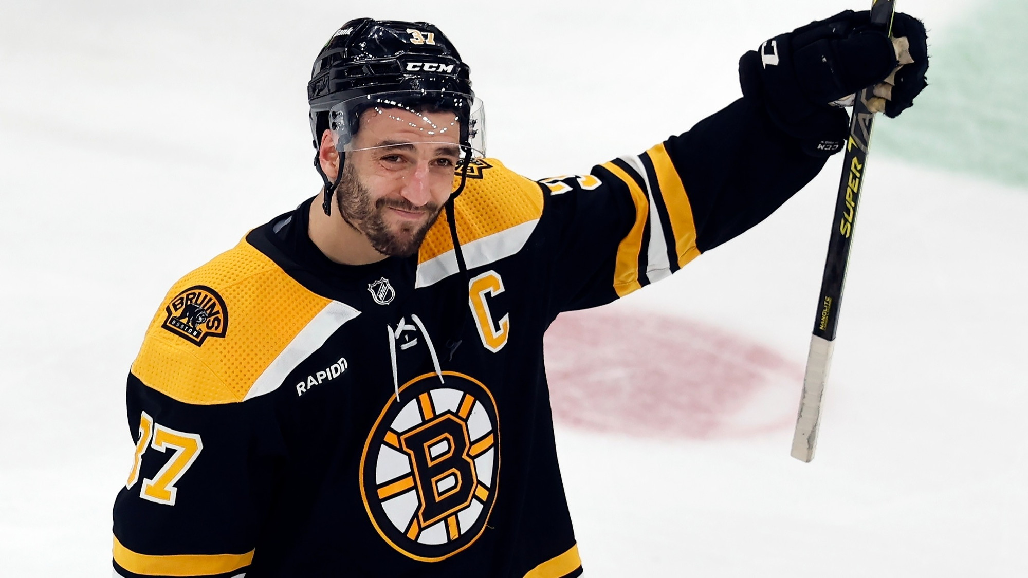 Six Frank J. Selke en 19 saisons | Le numéro 37 de Patrice Bergeron ...